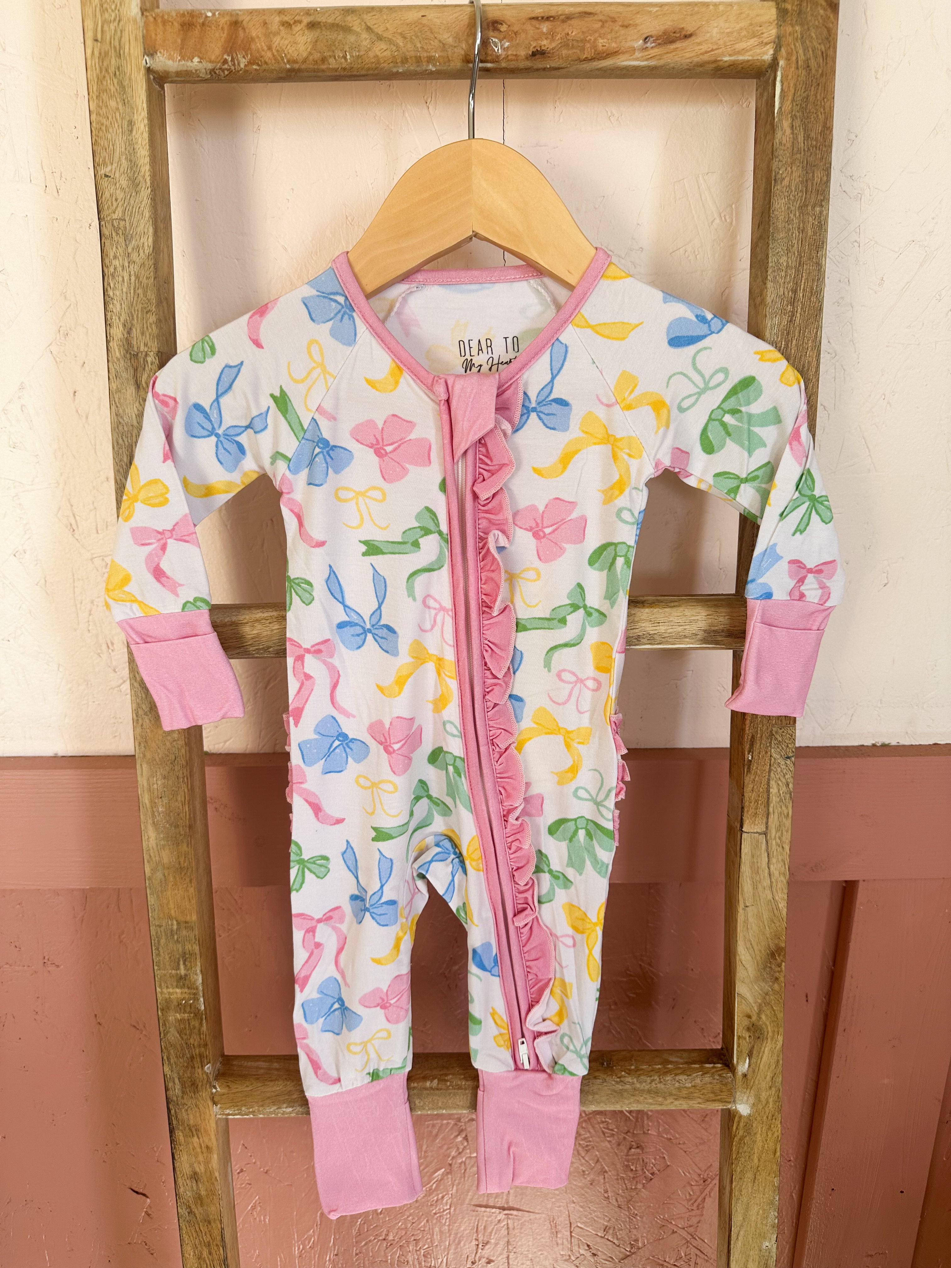 Bows Ruffle Zippy – Dear To My Heart